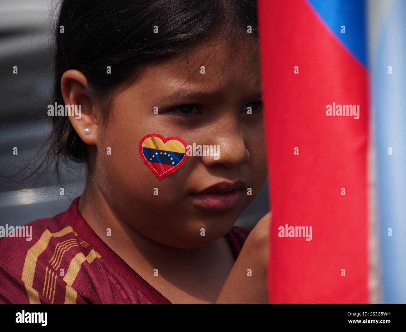 Lima, Peru. 09th Jan, 2025. Girl with a Venezuelan flag in the shape of ...