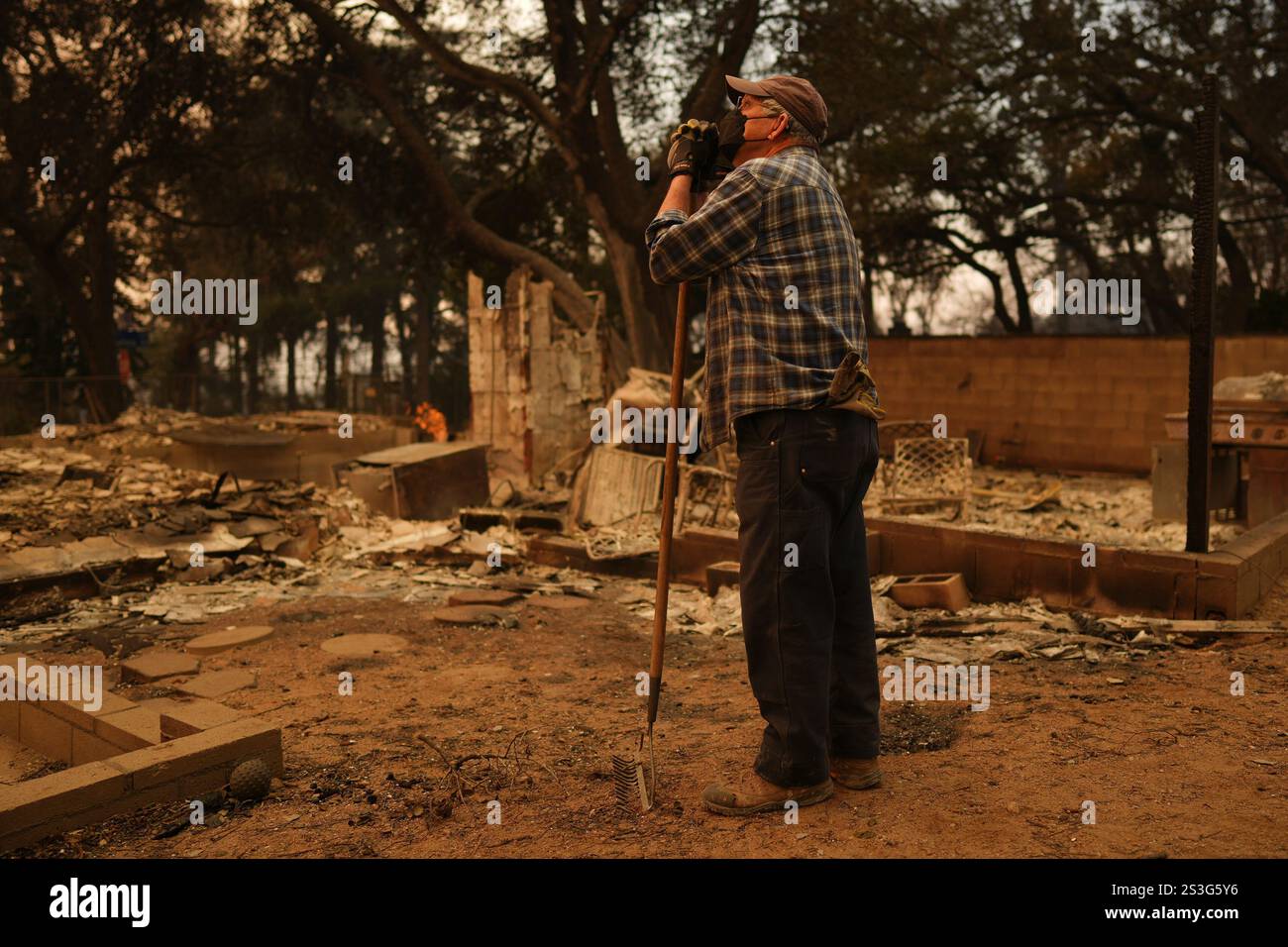 Paul Perri searches through his daughter's fire-ravaged property in the ...