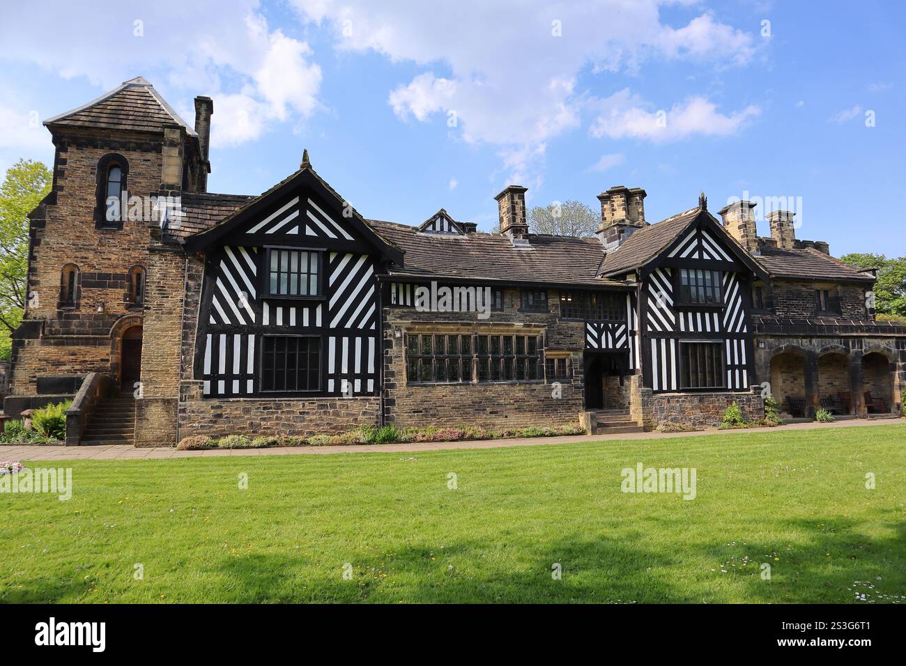 Shibden Hall in Halifax, a beautiful historic english manor house ...