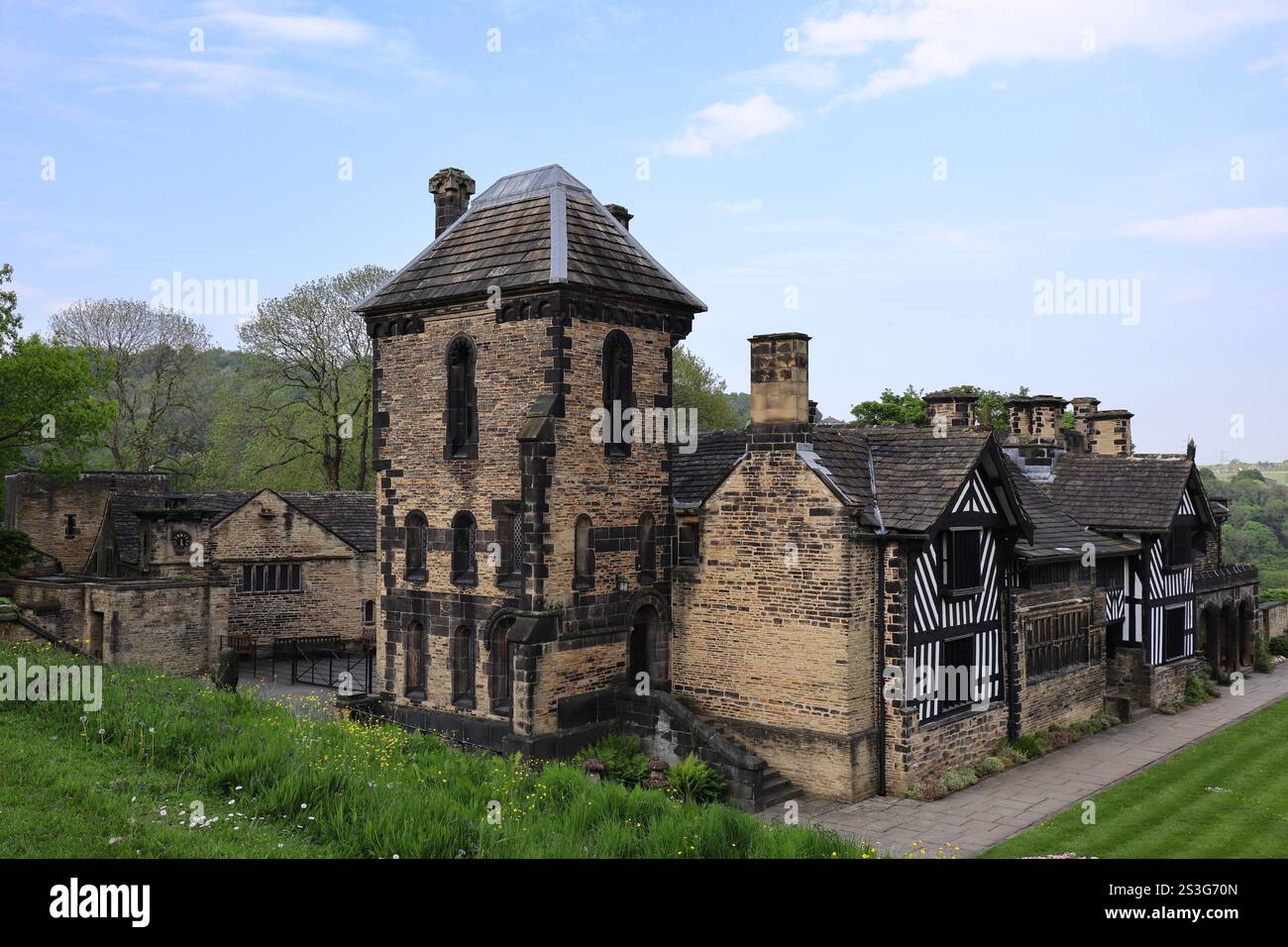 Shibden Hall in Halifax, a beautiful historic english manor house ...