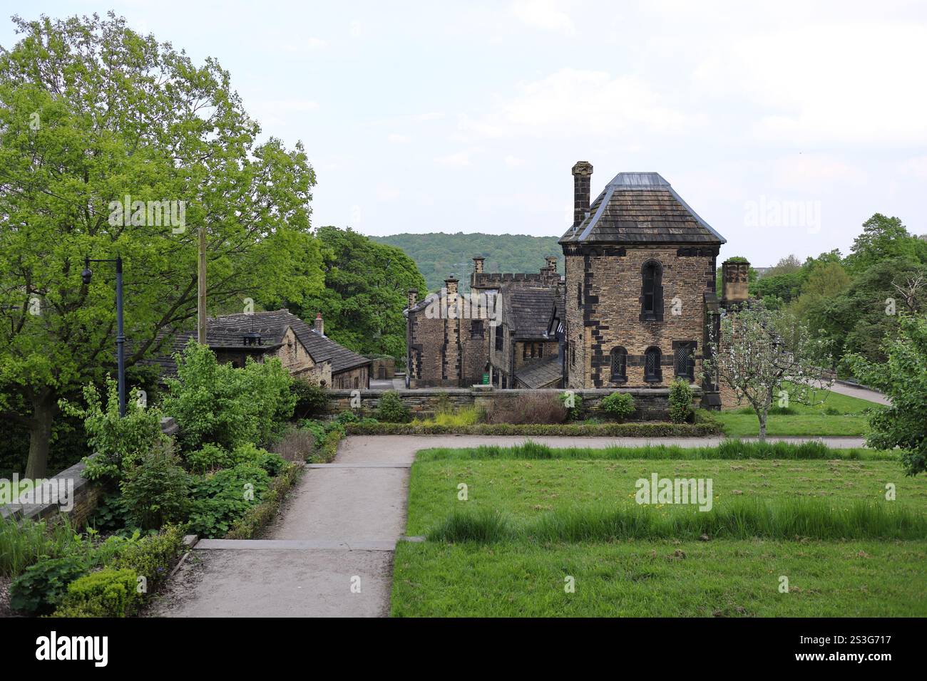 Shibden Hall in Halifax, a beautiful historic english manor house ...