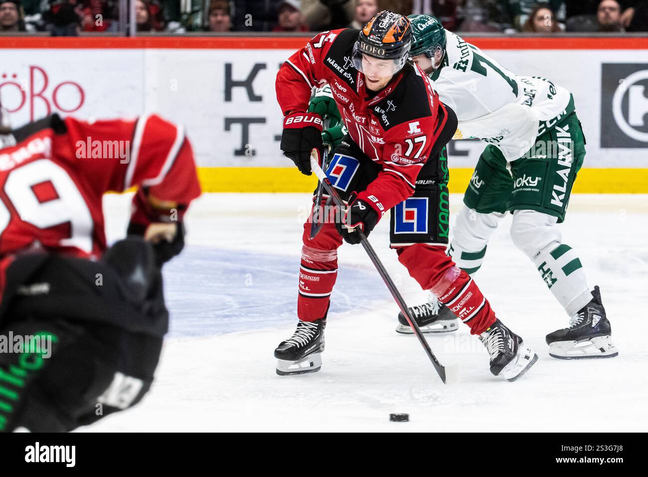 250109 Örebros William Wikman under ishockeymatchen i SHL mellan Örebro ...