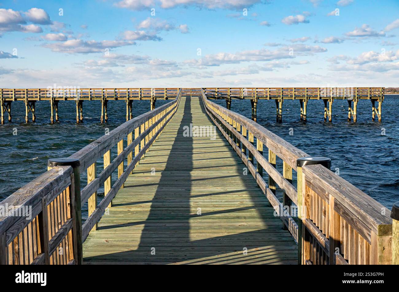 Walking pier dock hi-res stock photography and images - Alamy