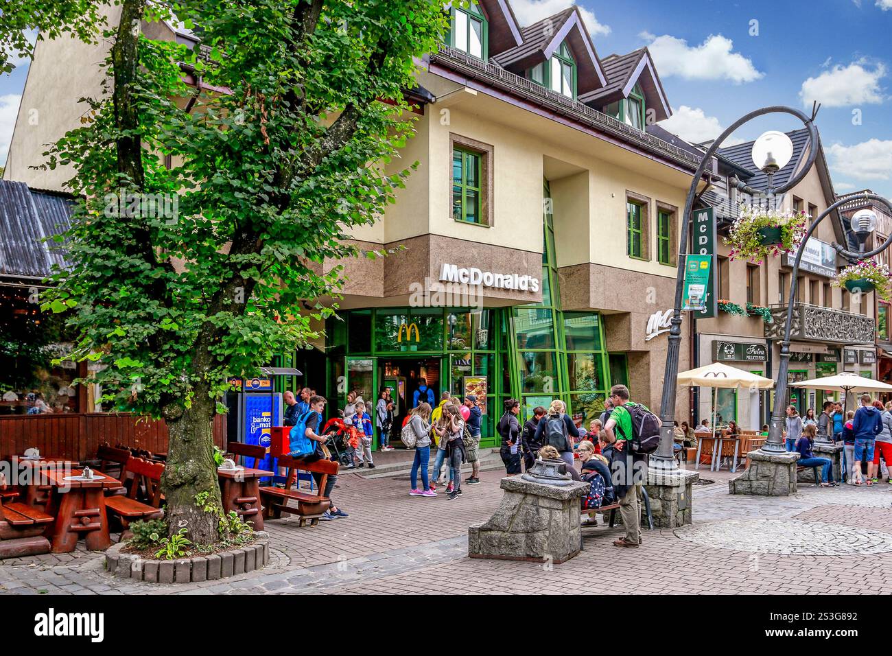 Krupowki street, the main city promenade in Zakopane, Poland Stock ...