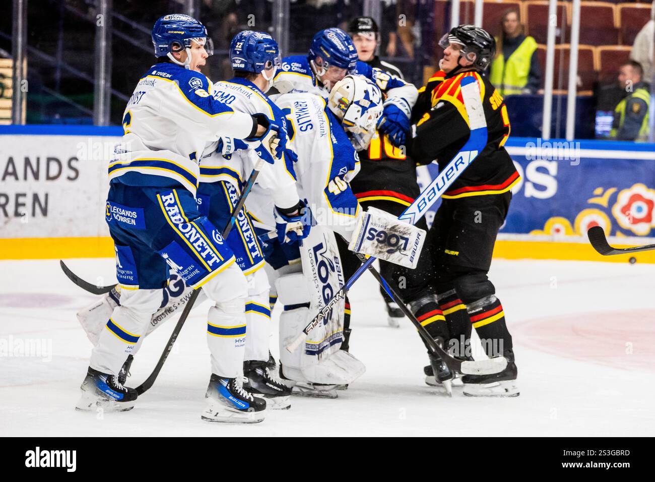 Leksand, Sverige. 09th Jan, 2025. 250109 Leksands målvakt Mantas Armalis under ishockeymatchen i ...