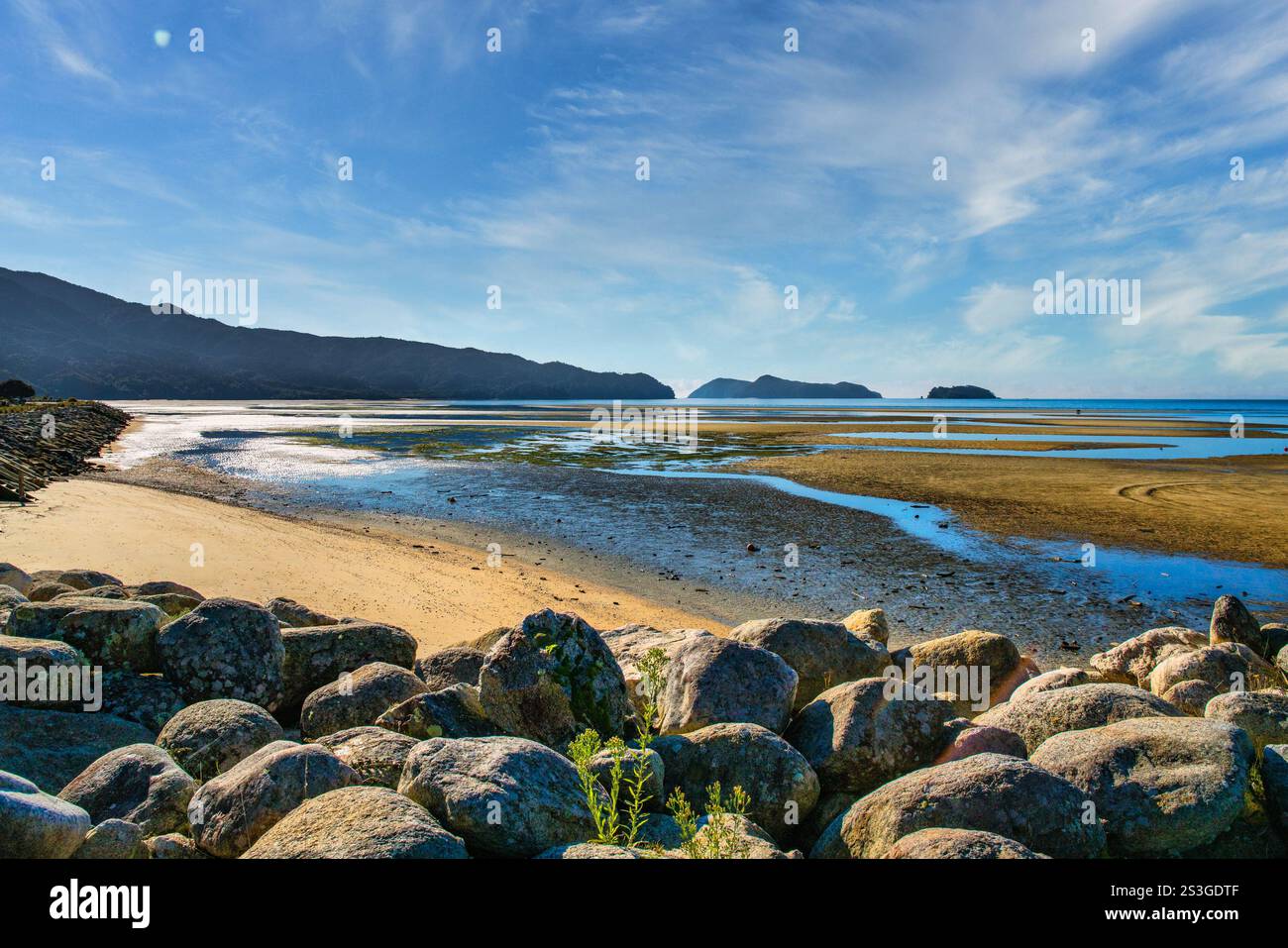 Able Tasman park coast line the biggest national park in New Zealand ...