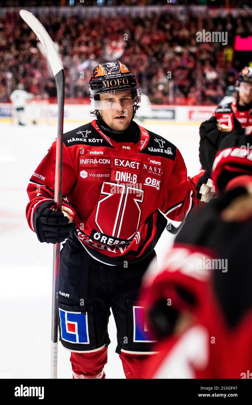 250109 Örebros William Wikman jublar vid 1-1 under ishockeymatchen i ...
