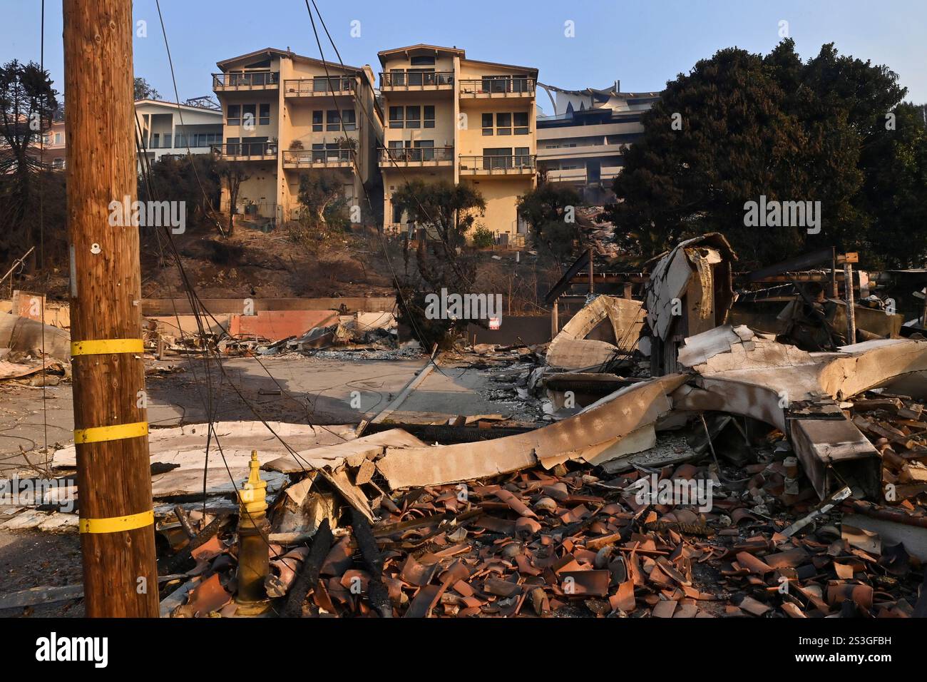 Los Angeles, United States. 09th Jan, 2025. The remains of one of the ...