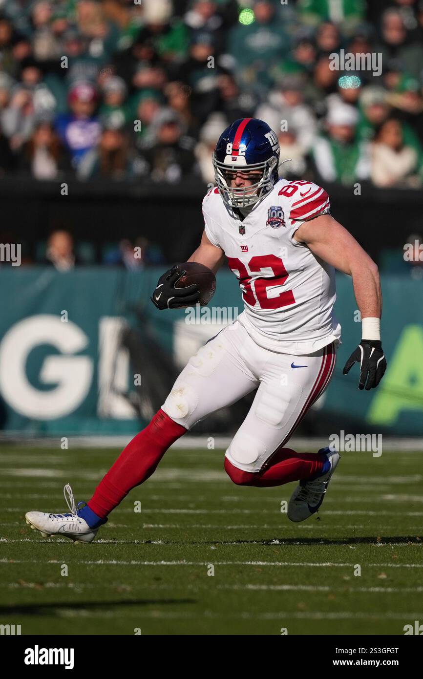 New York Giants' Daniel Bellinger plays during an NFL football game ...