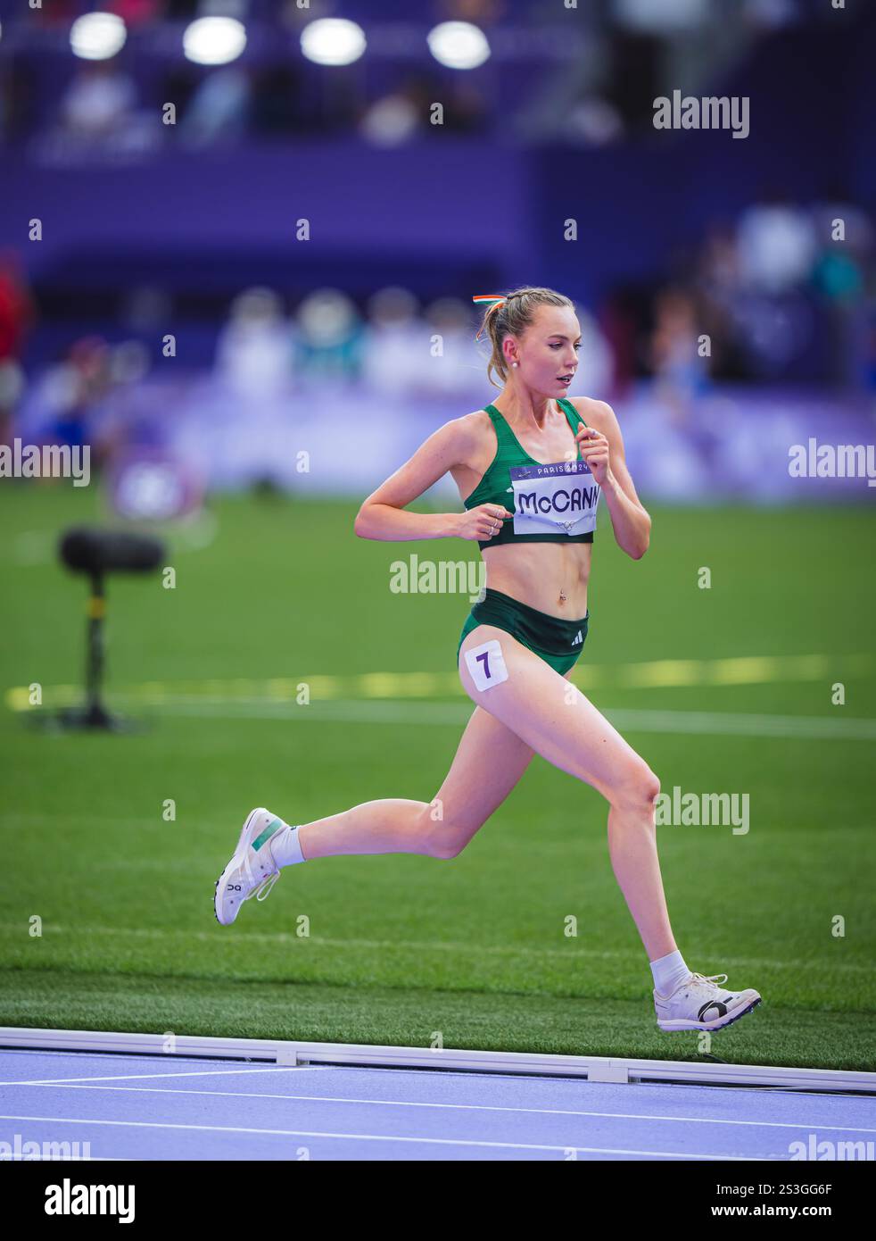 Jodie McCann participating in the 5000 metres at the Paris 2024 Olympic ...