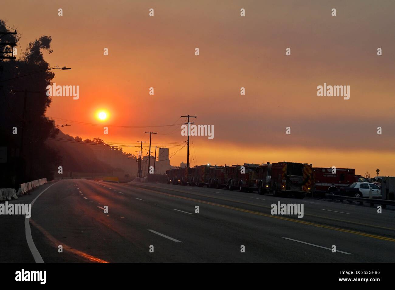 Los Angeles, United States. 09th Jan, 2025. The sun breaks through the ...
