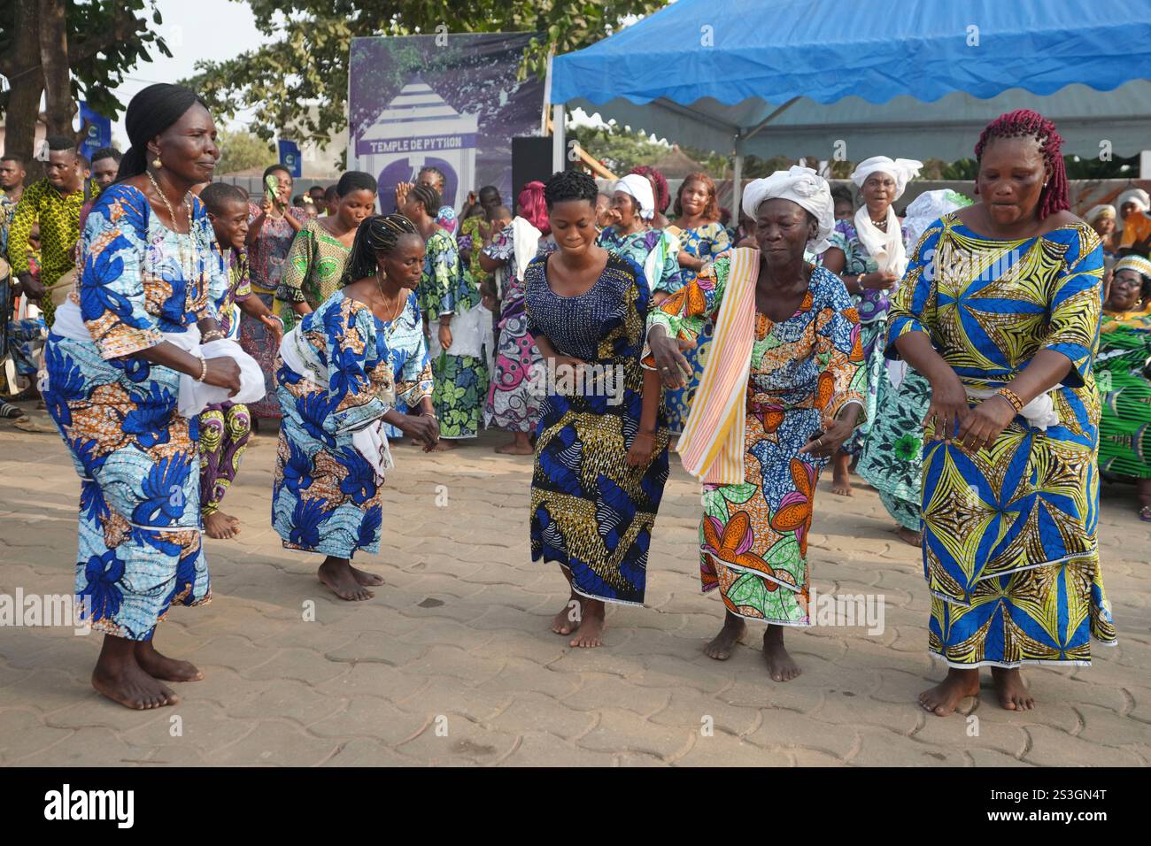 Voodoo worshippers dance ahead of the annual Voodoo Festival in Ouidah ...