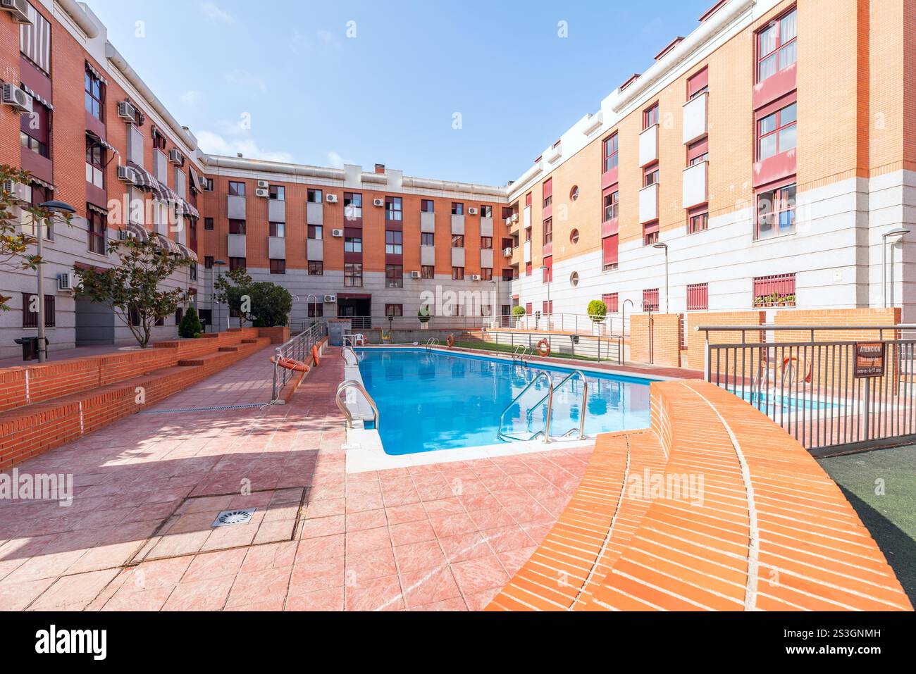 Living in a development with a swimming pool encourages the creation of ...