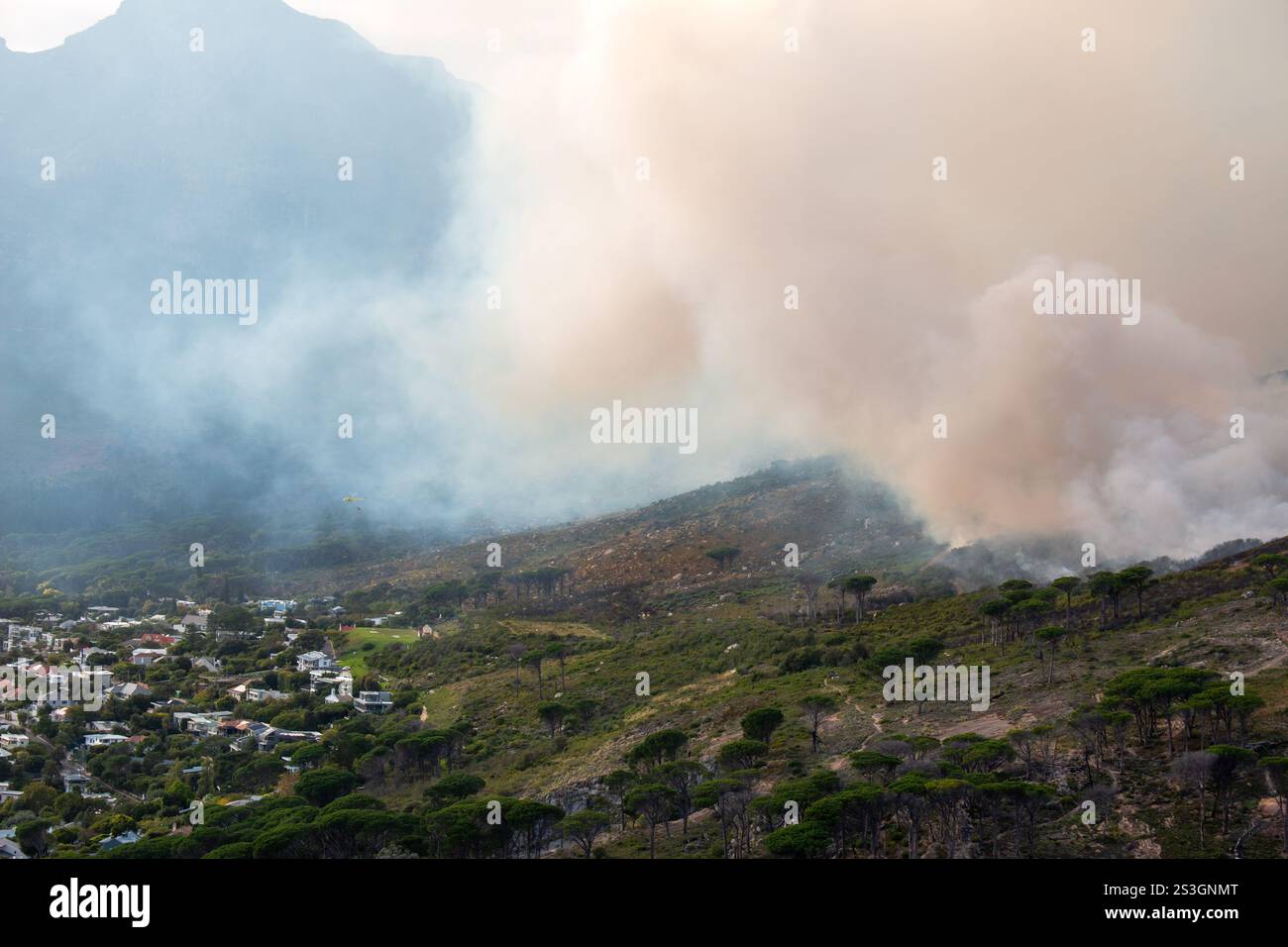 Helicopters trying to contain the fire at the foot of the Table ...