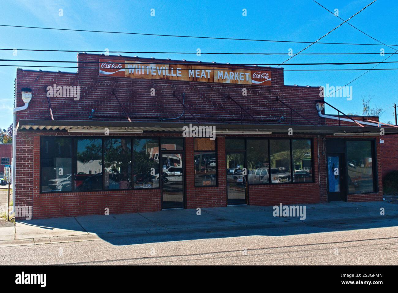 Old fashioned store front america hi-res stock photography and images ...
