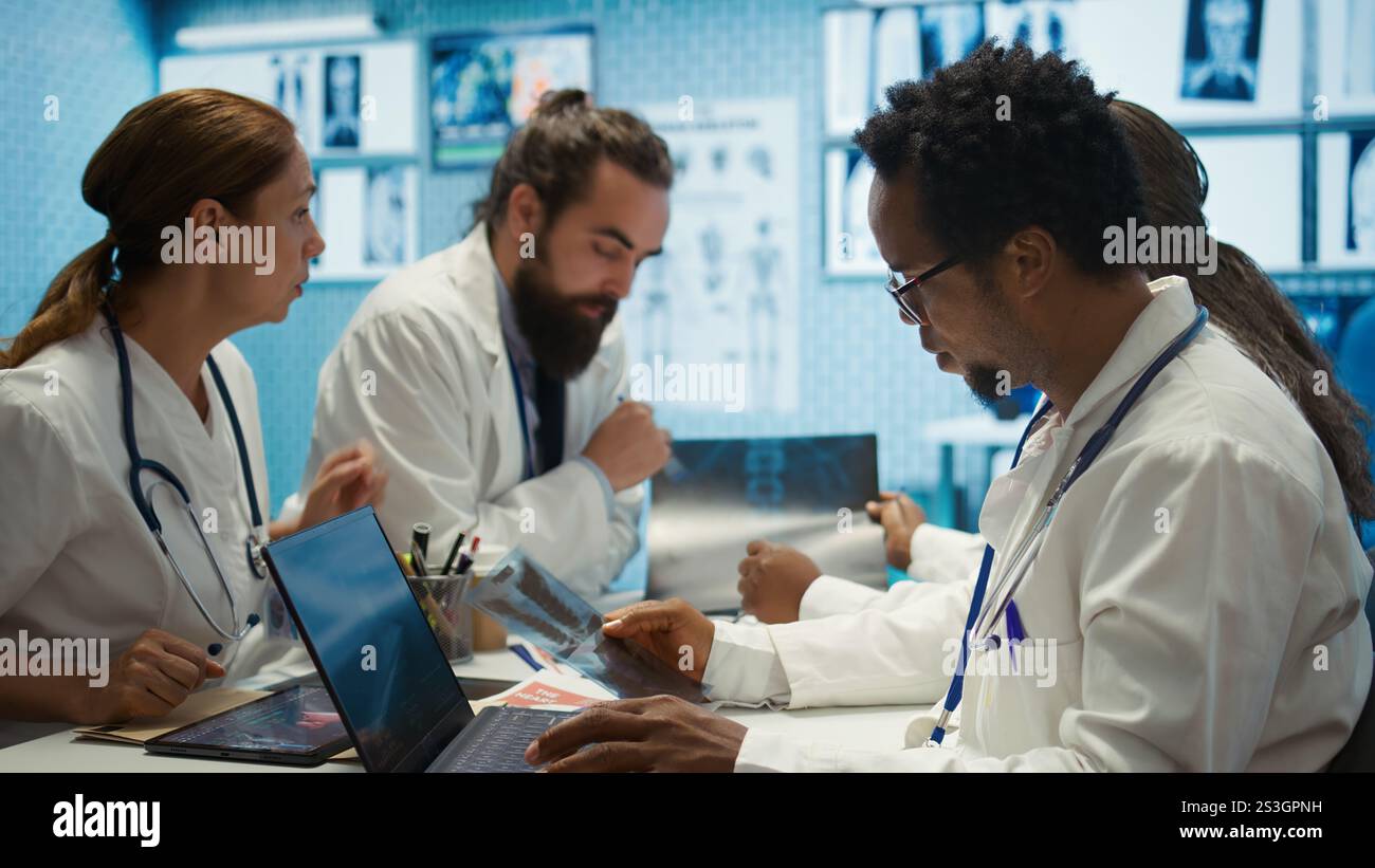 Healthcare experts team reviews x ray results to find best treatment ...