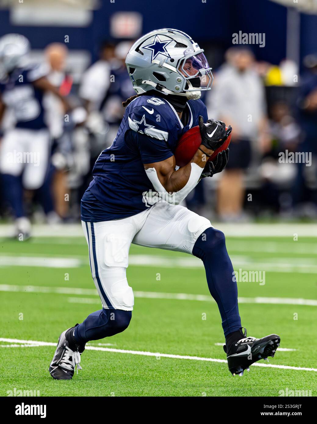 Arlington, United States. 05th Jan, 2025. Dallas Cowboys wide receiver ...