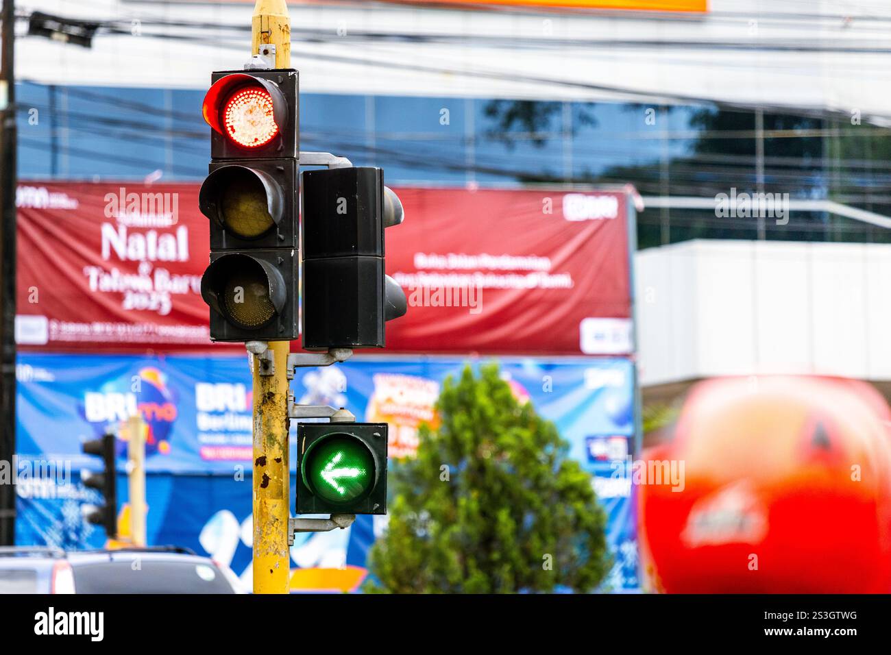 traffic light on intersection. red light dont go! Stock Photo - Alamy