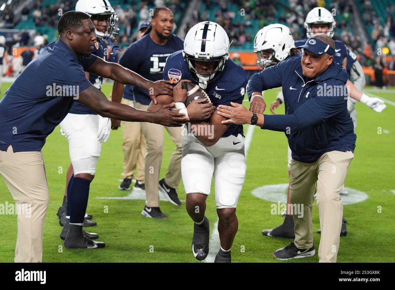 Penn State running back Nicholas Singleton (10) warms up before the ...
