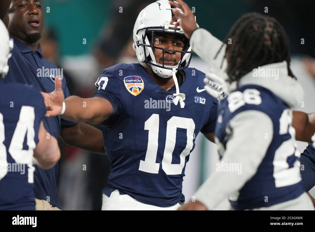 Penn State running back Nicholas Singleton (10) warms up before the ...