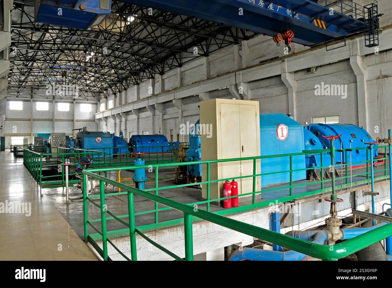 Power plant generator room generators hi-res stock photography and ...