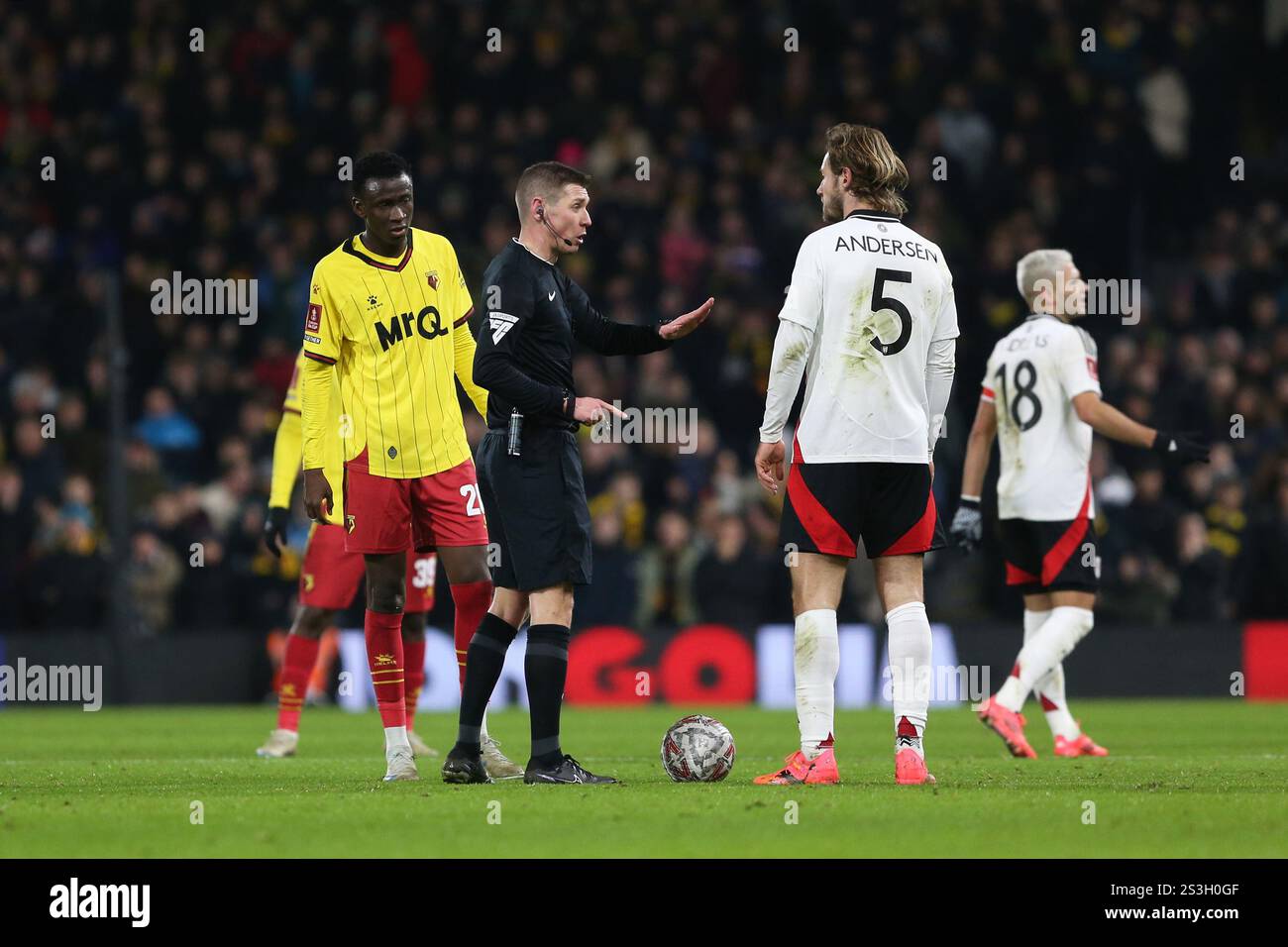 London, UK. 09th Jan, 2025. London, January 9th 2025: Referee Matt ...