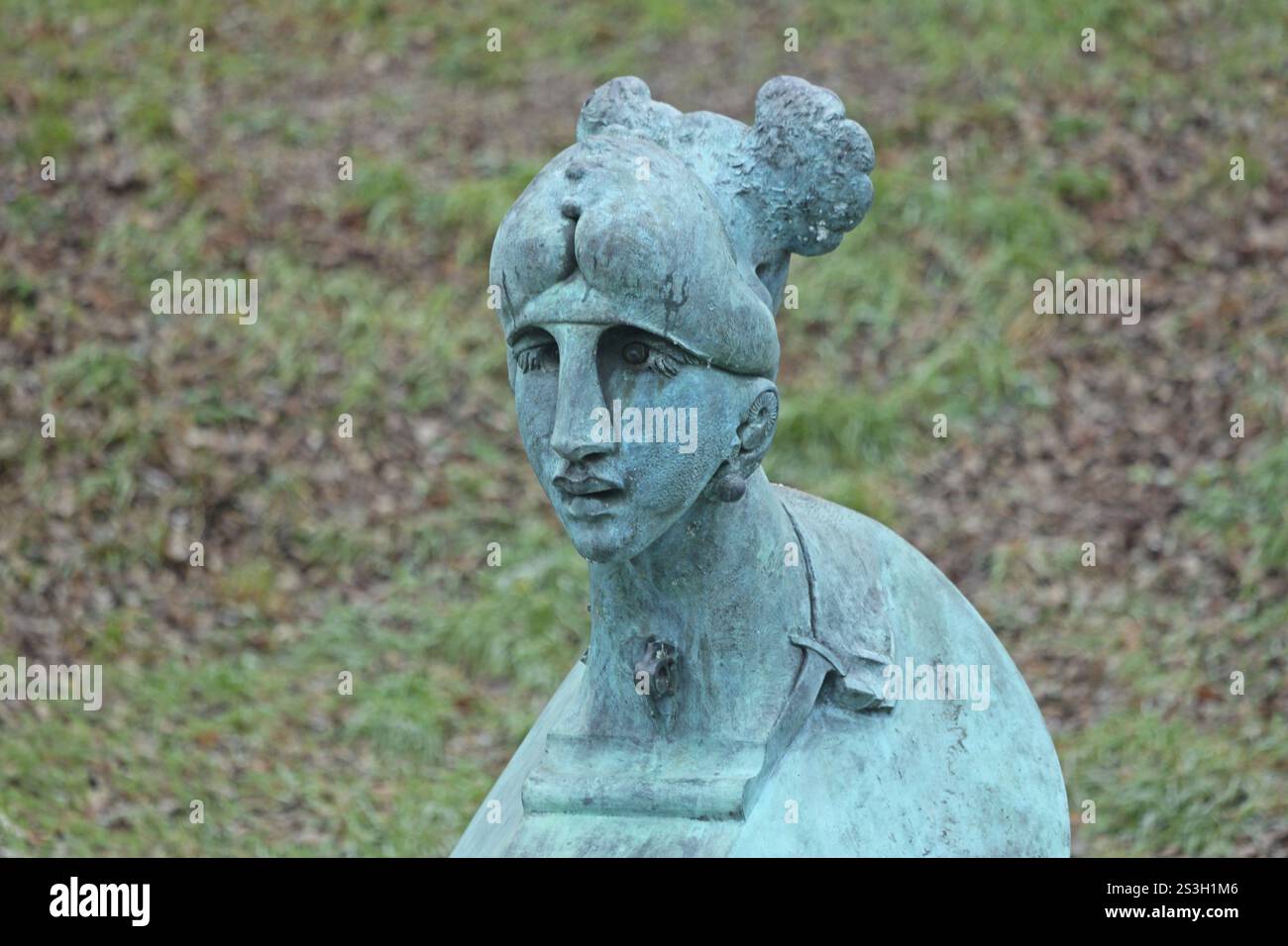 Sculpture Resonance by Juergen Goertz 2017, head with face, bronze ...