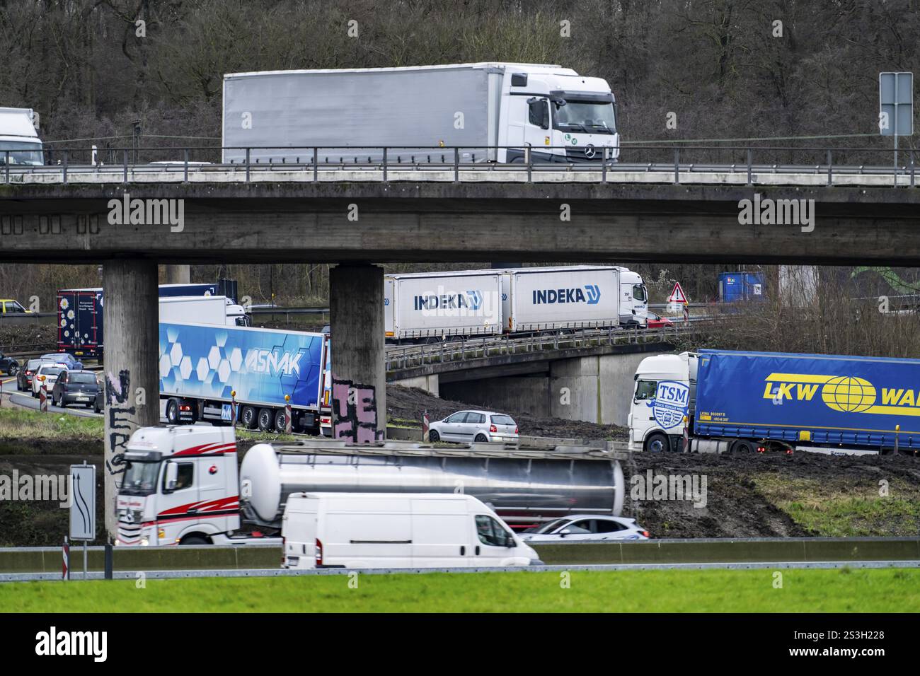 The Kaiserberg motorway junction, A40 motorway, Ruhr expressway ...