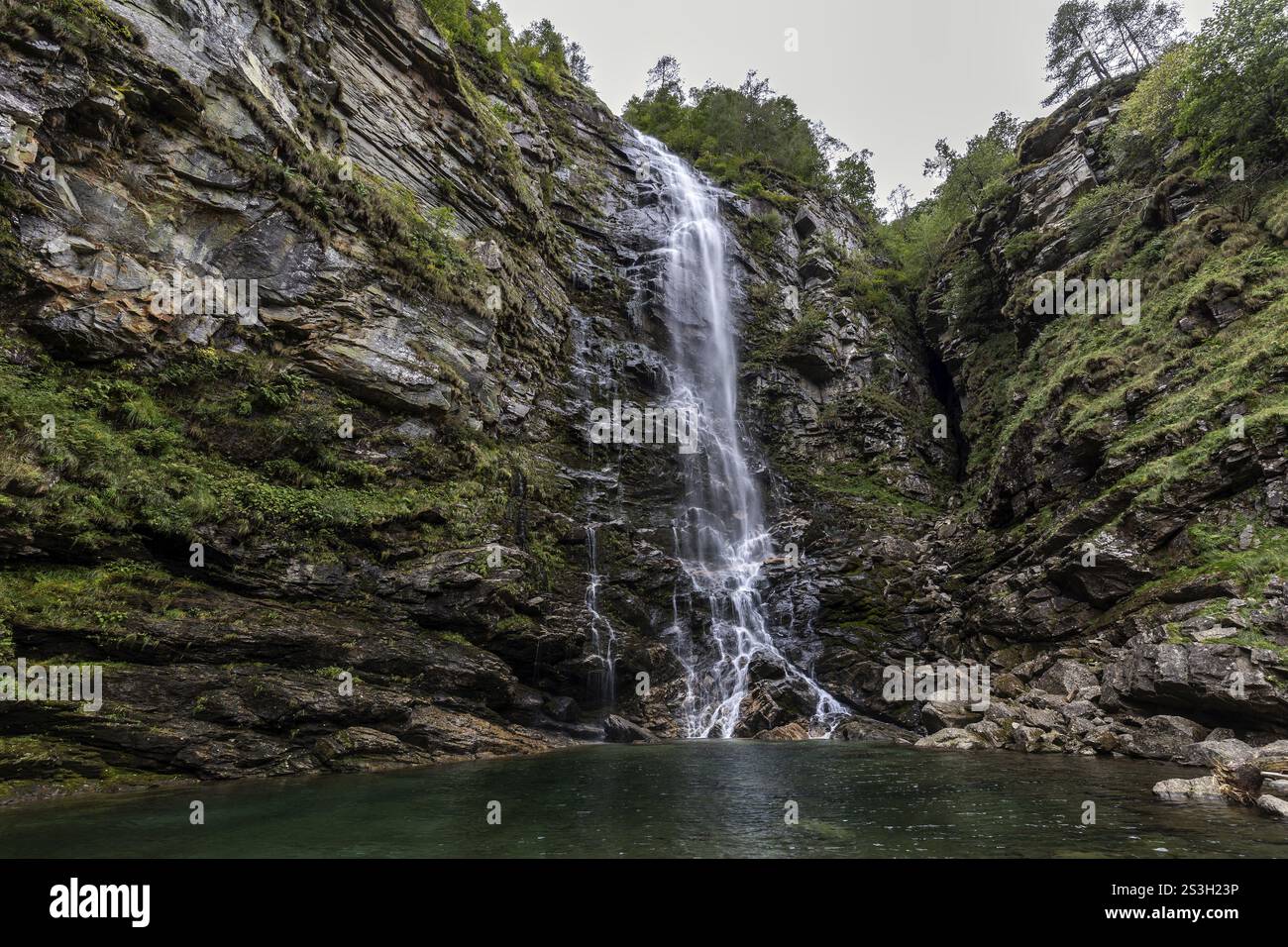 Froda Waterfall, Cascata La Froda, Sonogno, Verzasca Valley, Valle ...