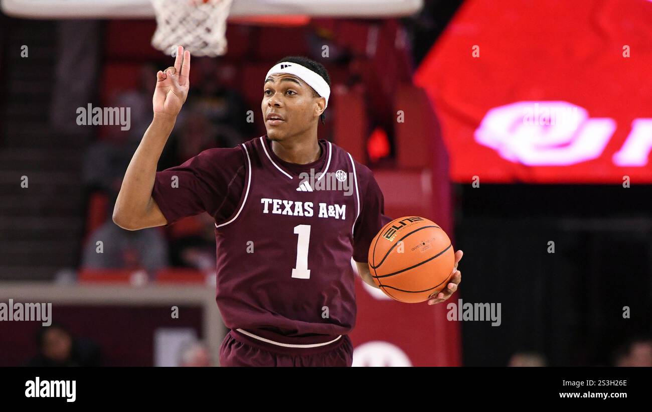 Texas A&M guard Zhuric Phelps pushes down the court during the second ...