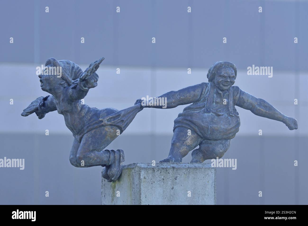 Sculpture Daedalus and Icarus by Andreas Futter 2019, bronze sculpture ...