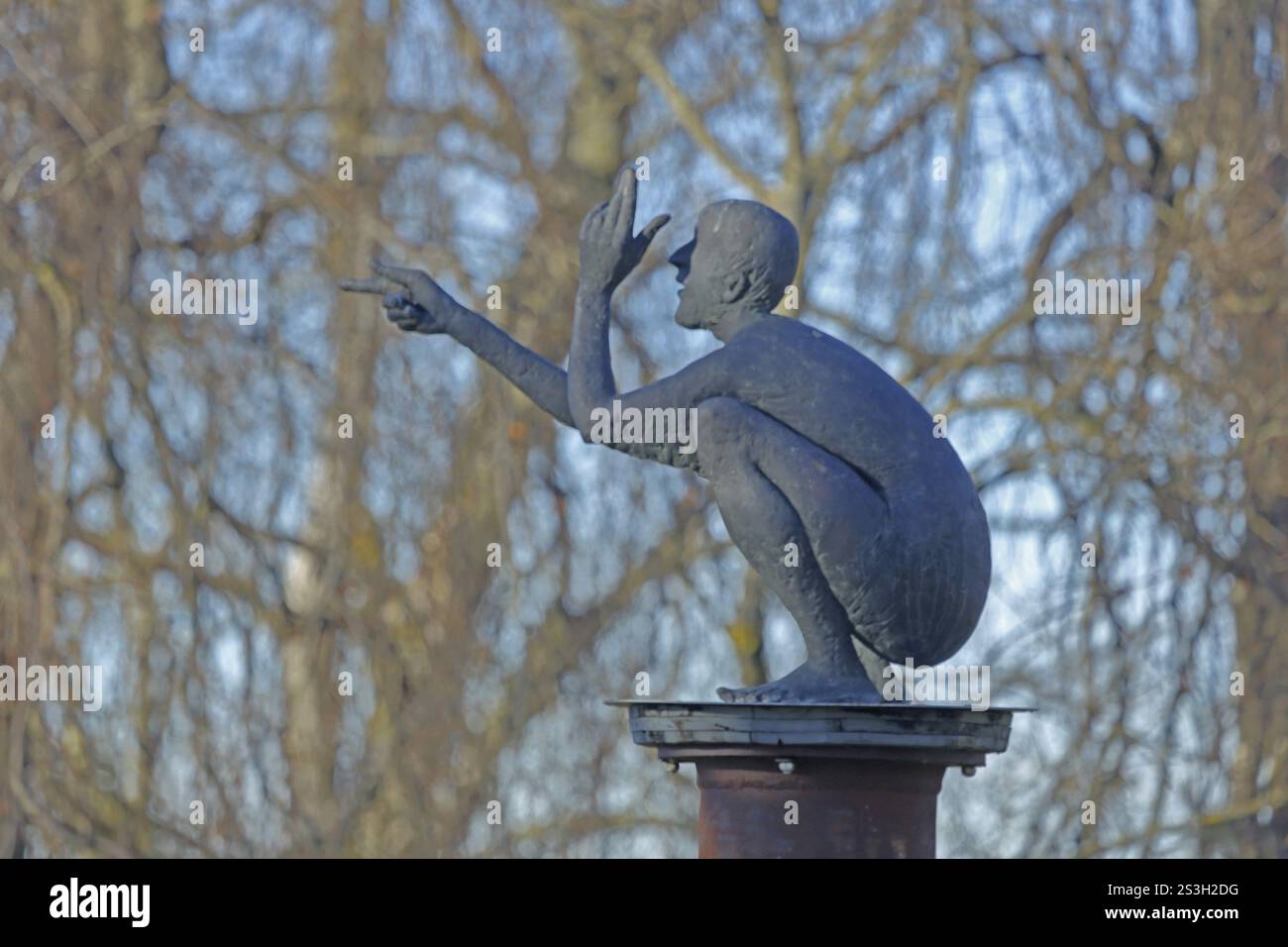 Sculpture The Scout by Karl Ulrich Nuss 2019, bronze sculpture, male ...