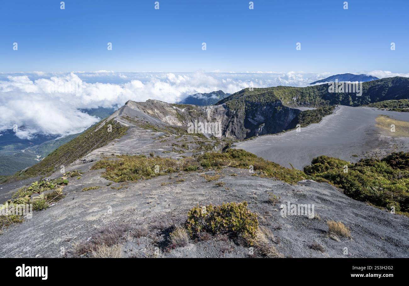 Crater of Irazu Volcano, Irazu Volcano National Park, Parque Nacional ...