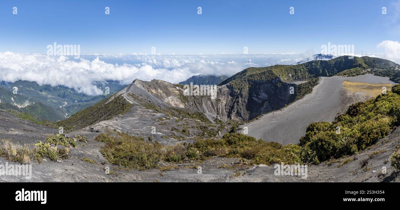 Crater of Irazu Volcano, Irazu Volcano National Park, Parque Nacional ...