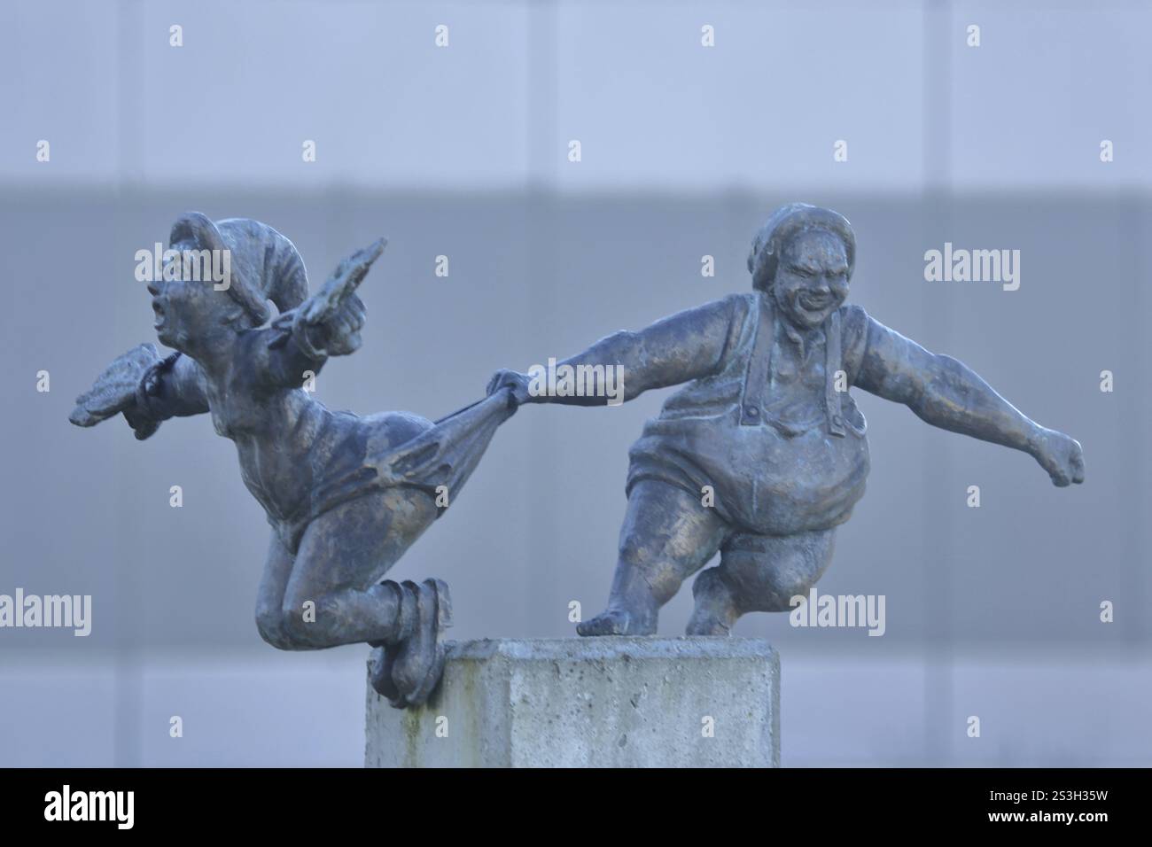 Sculpture Daedalus and Icarus by Andreas Futter 2019, bronze sculpture ...