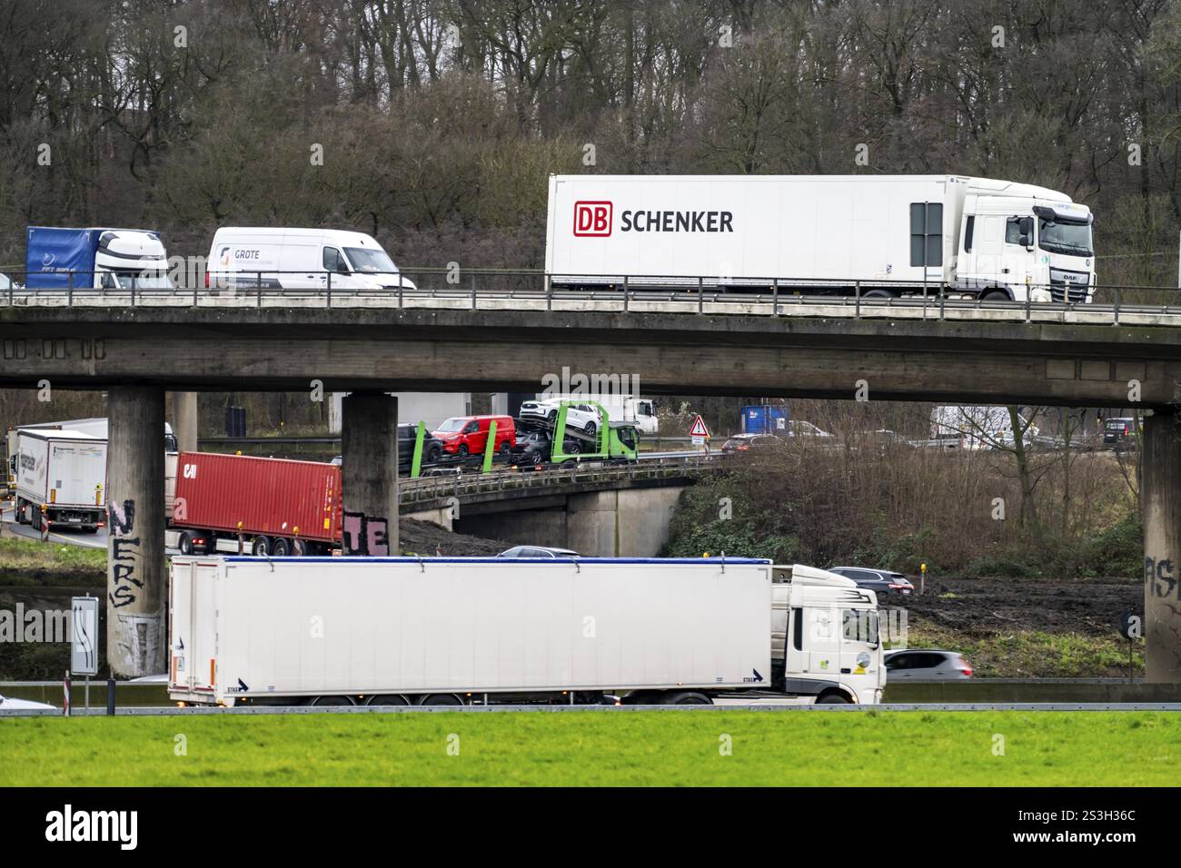 Congested intersections hi-res stock photography and images - Alamy