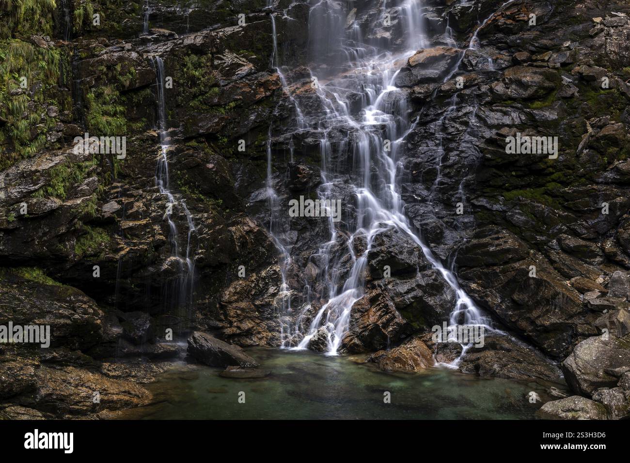 Froda Waterfall, Cascata La Froda, Sonogno, Verzasca Valley, Valle ...
