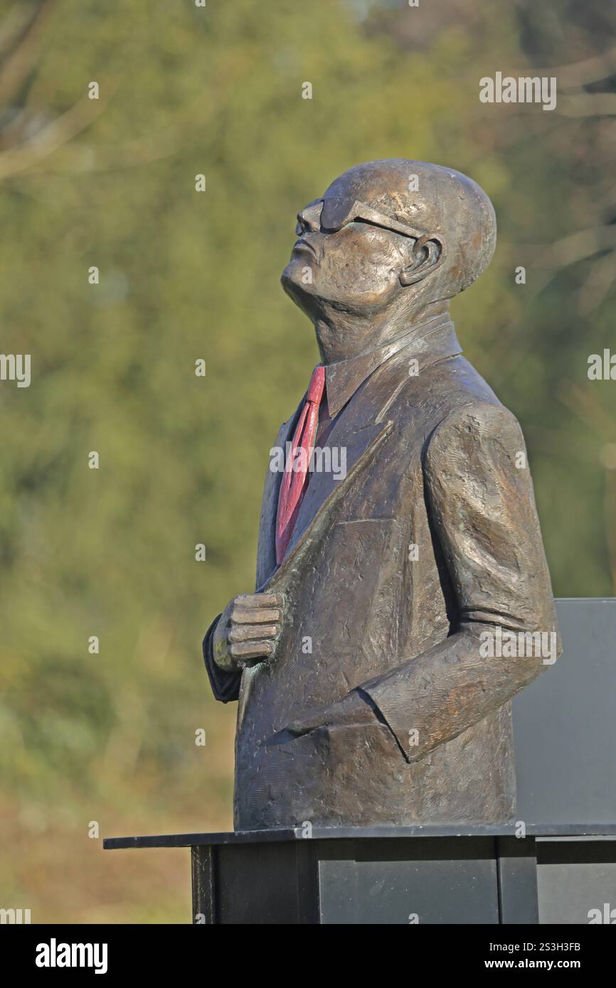 Sculpture Variation in red by Guido Messer 2019, modern art, male ...