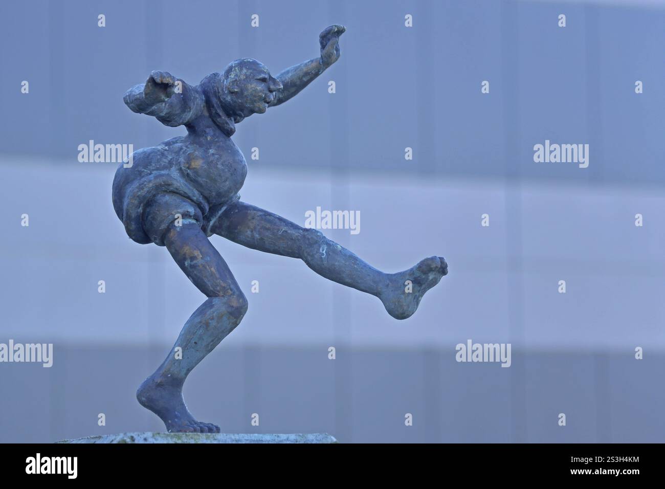 Sculpture Column Jumper by Andreas Futter 2019, bronze sculpture ...