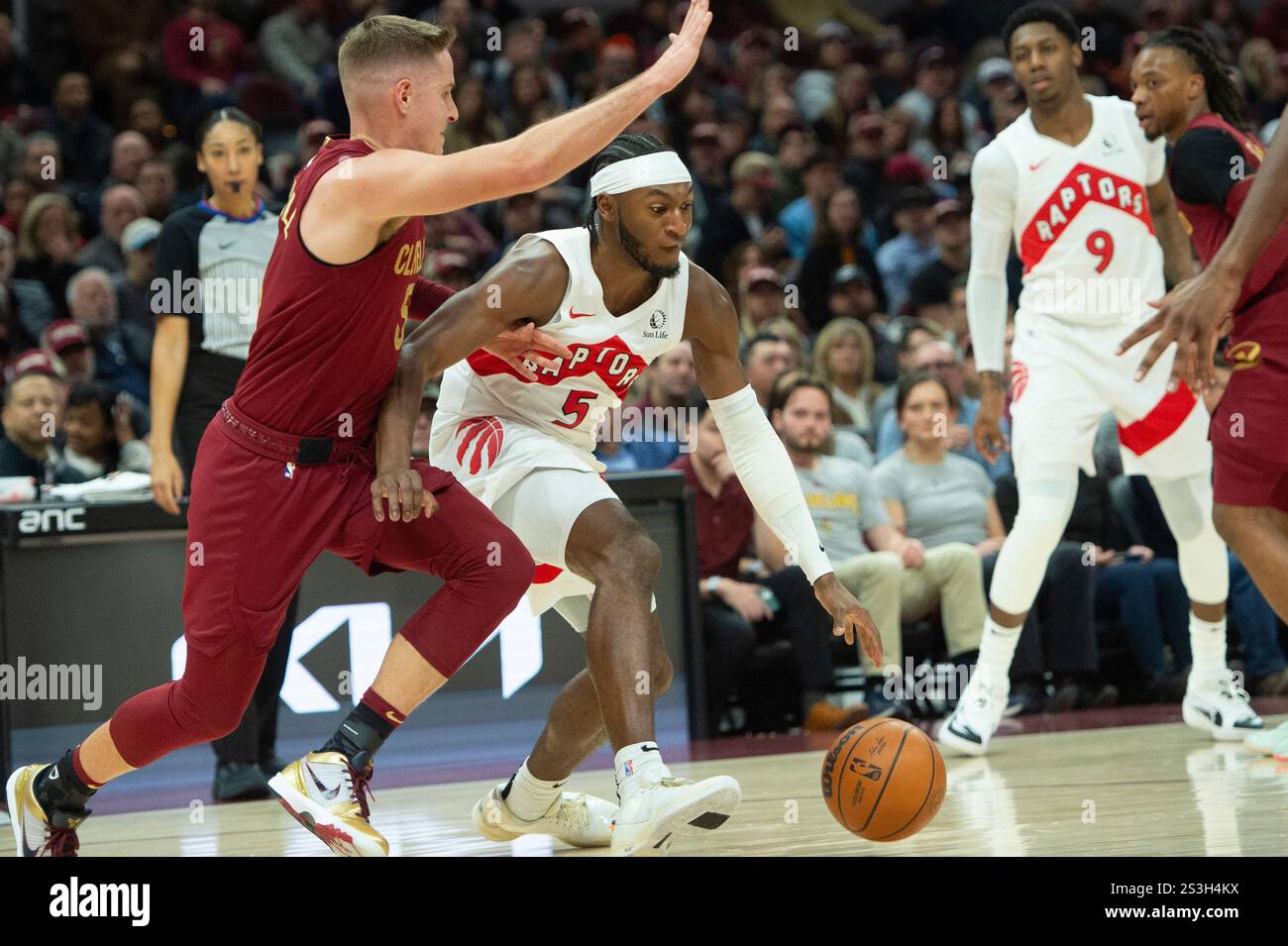 Toronto Raptors' Immanuel Quickley (5) drives past Cleveland Cavaliers ...