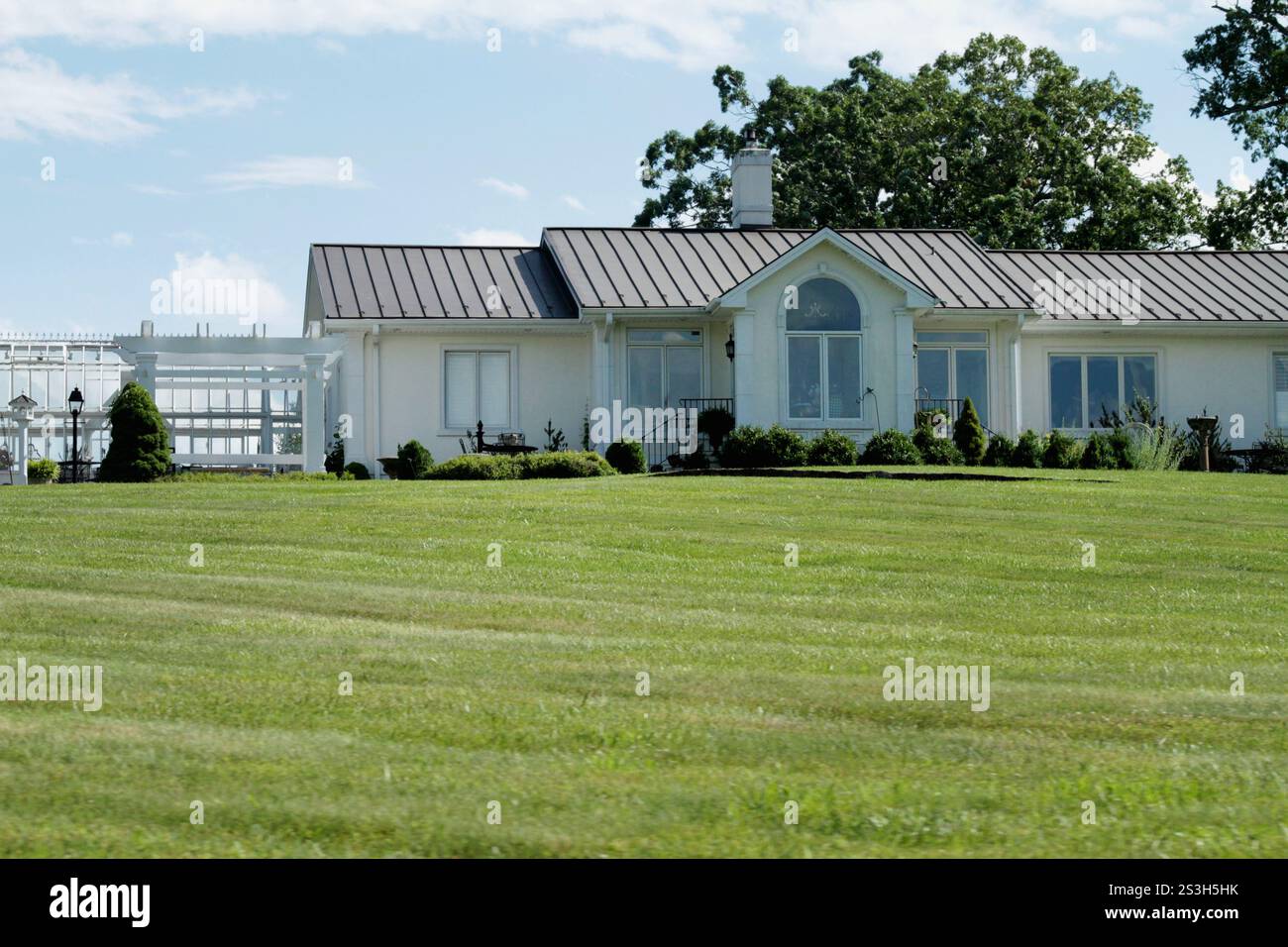 Ranch type house in hi-res stock photography and images - Alamy