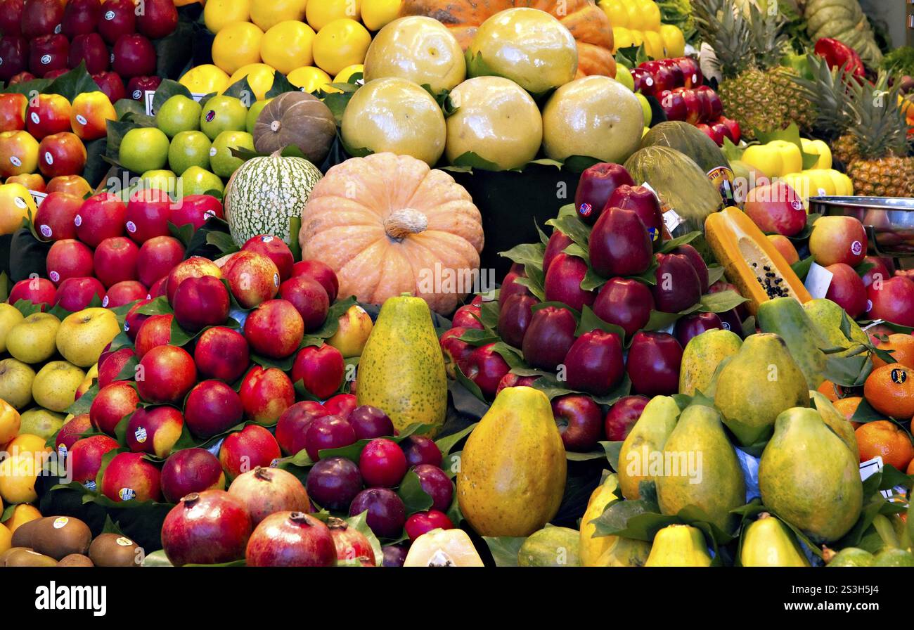 Collection of fruit at a market Stock Photo - Alamy