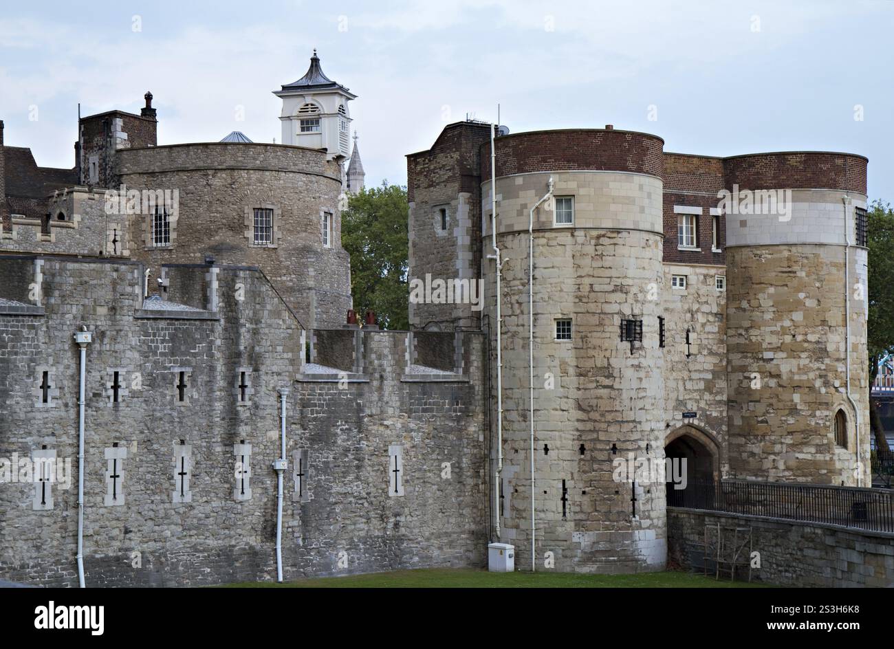 The Tower of London entrance gate, London, England London, England ...