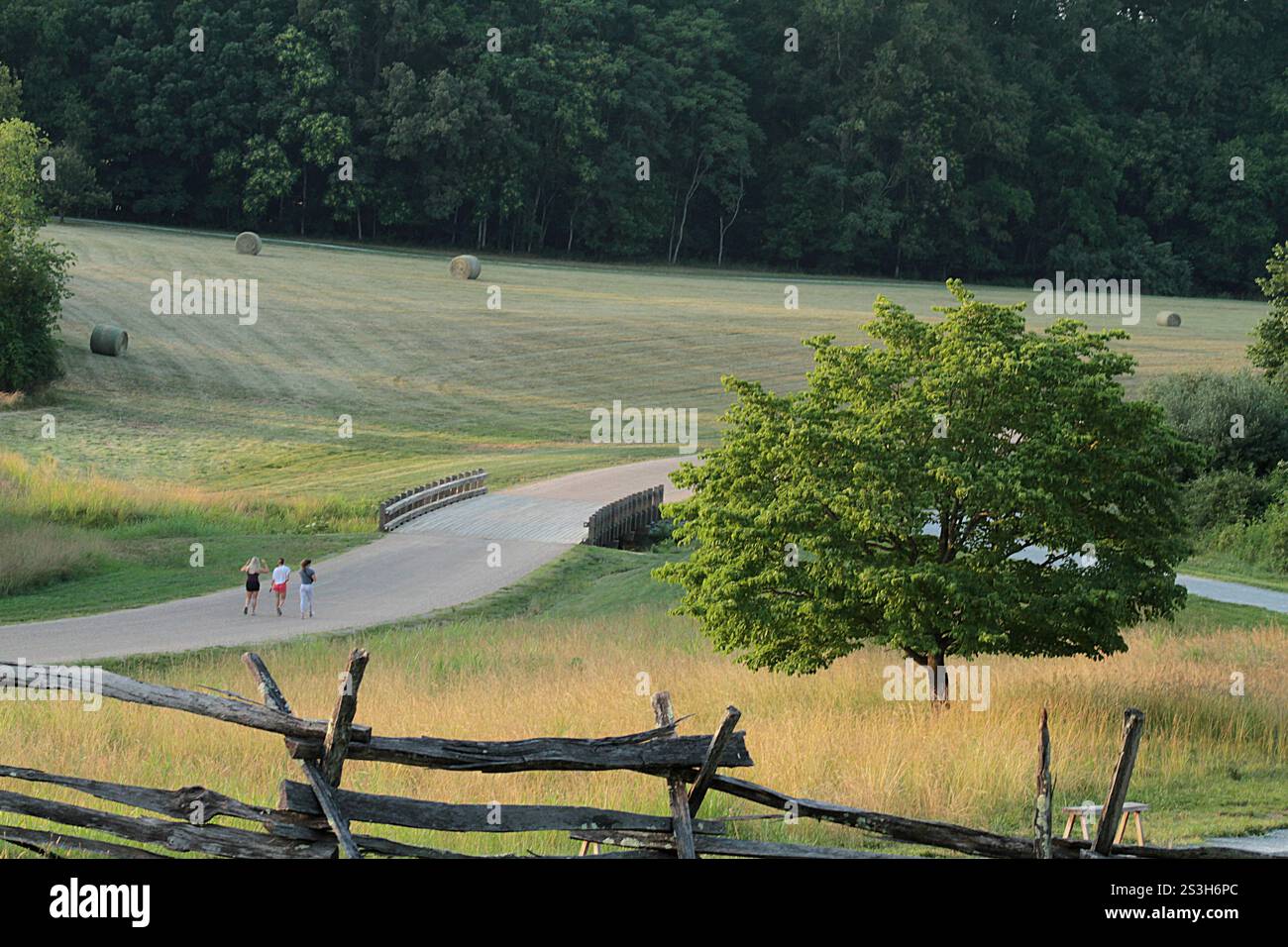 1800s history walking hiking hi-res stock photography and images - Alamy