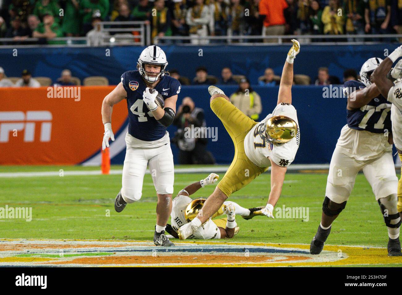 Penn State tight end Tyler Warren (44) runs the ball during the 2025 ...