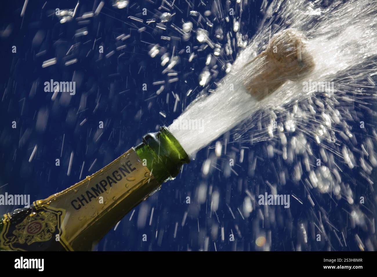 Popping cork of an opened champagne bottle Stock Photo - Alamy