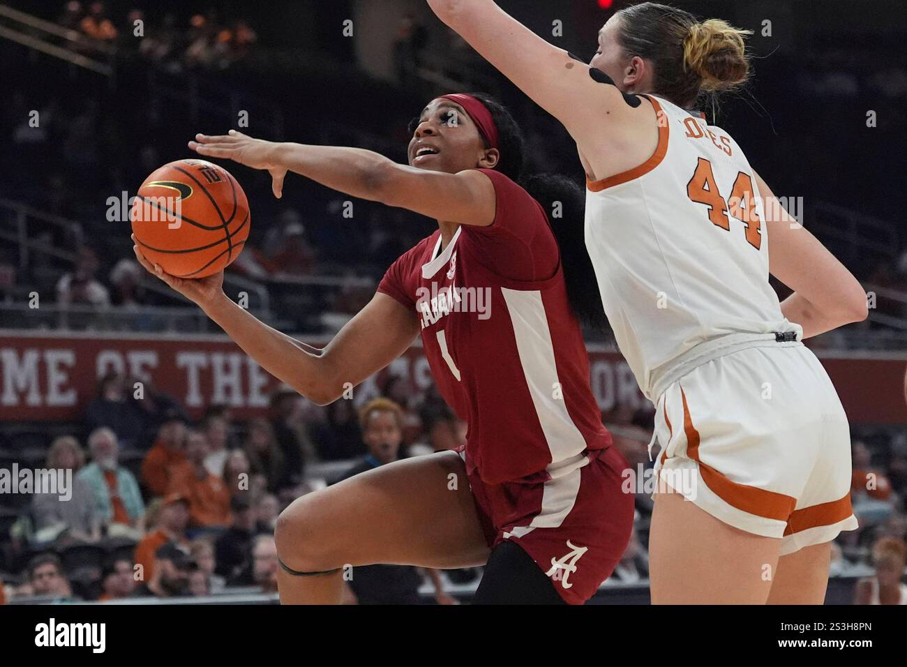 Alabama forward Christabel Ezumah (1) drives to the basket against ...