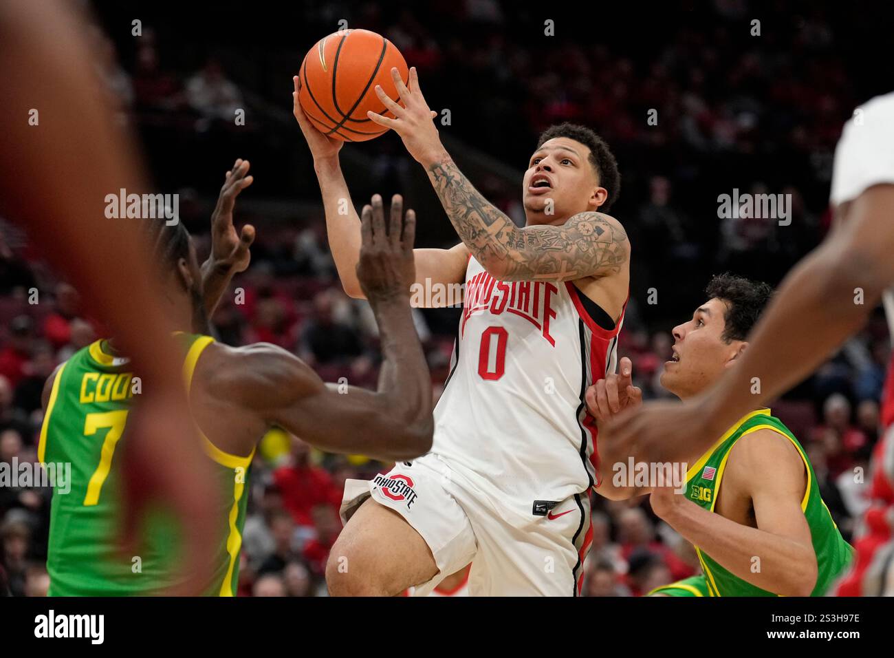 Ohio State guard John Mobley Jr. (0) goes up for a shot between Oregon ...