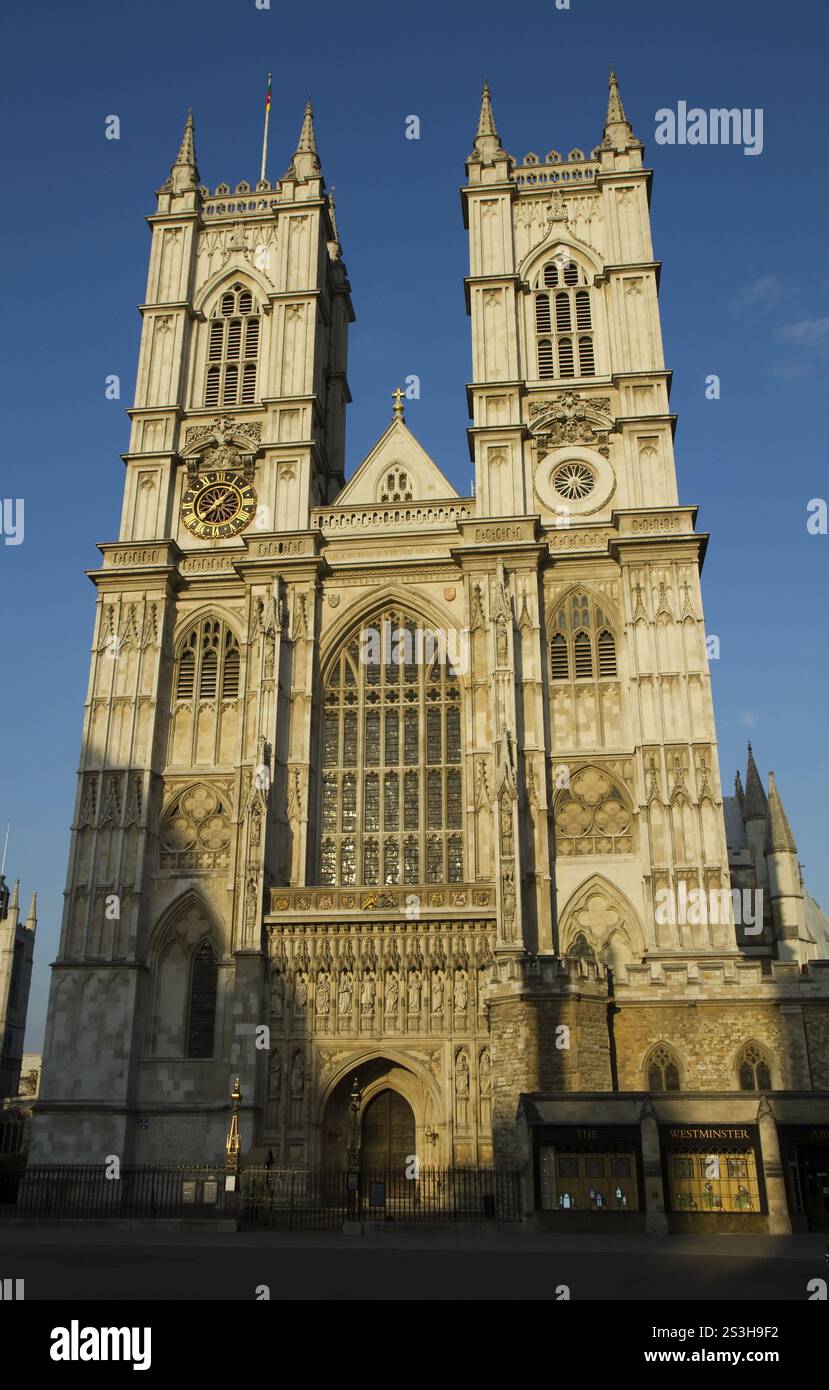 The towers of Westminster Abbey in the evening sun, London, England ...