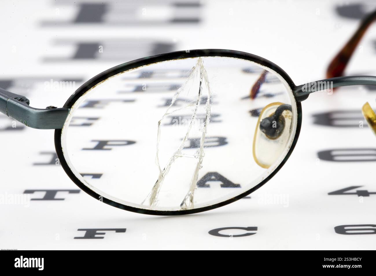 Eye test board hi-res stock photography and images - Alamy